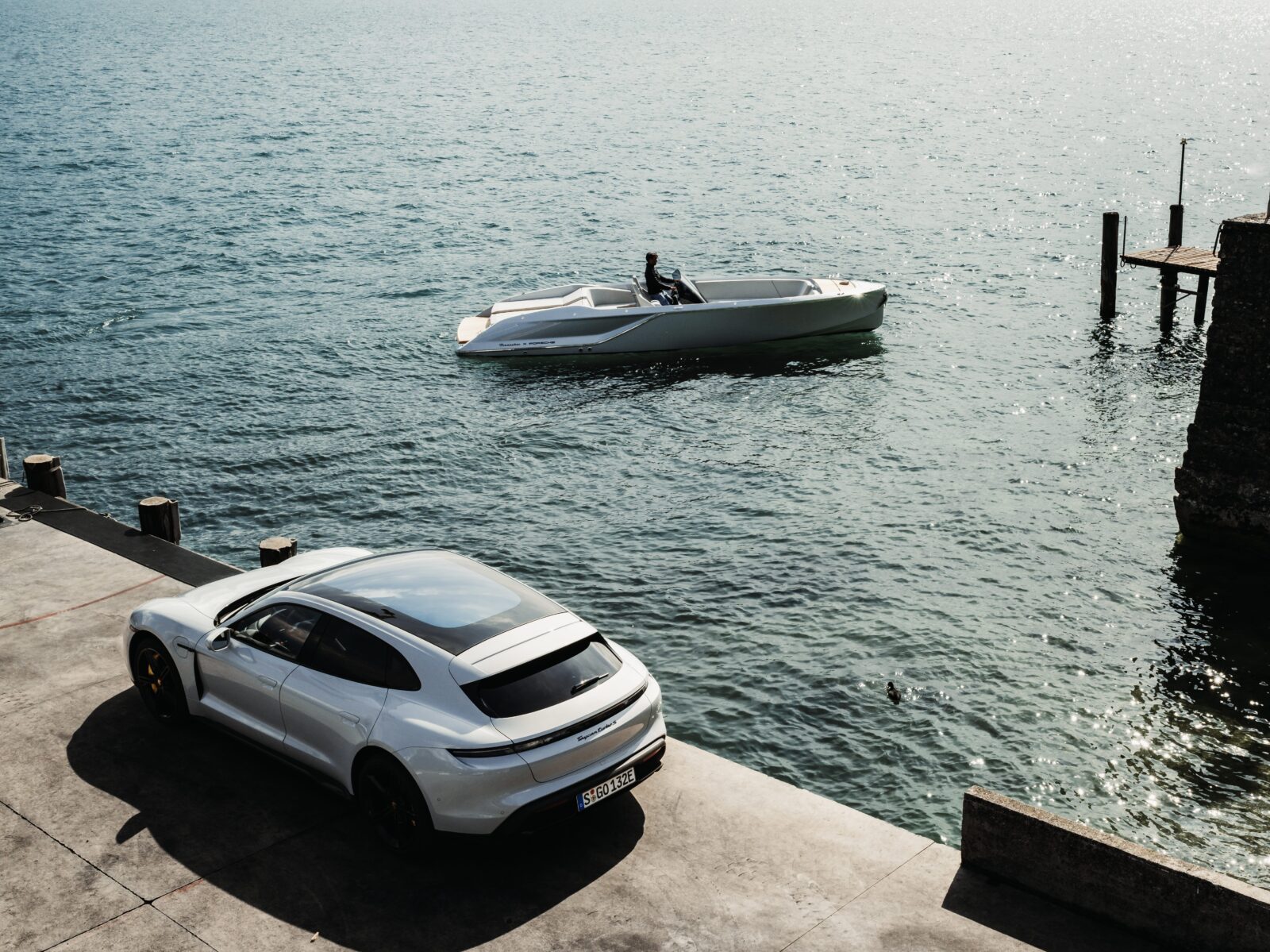 Frauscher 850 Fantom Air - the electric boat with Macan technology ...