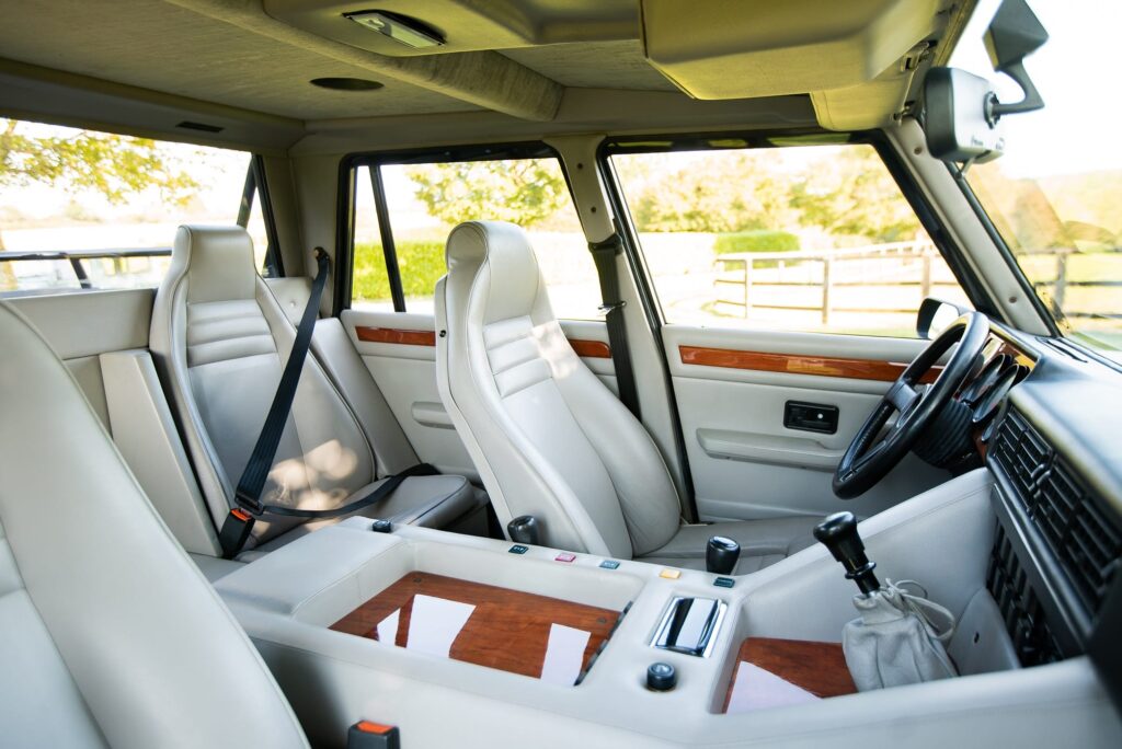 The bull before the Urus - Lamborghini LM002 - Secret Classics