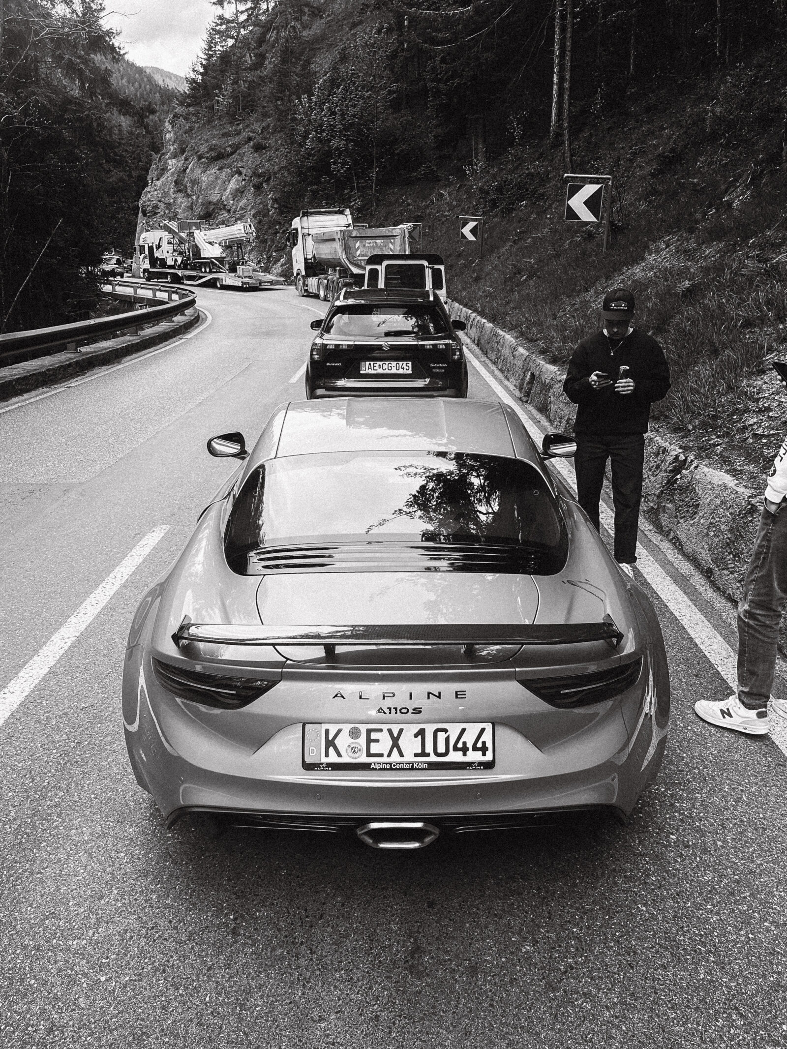 With the azure-blue Alpine A110 S to Lake Como. - Secret Classics